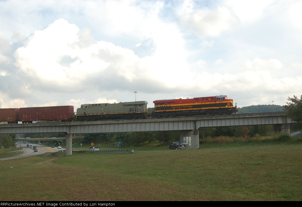 KCS 4713 leads 4707 over I-240